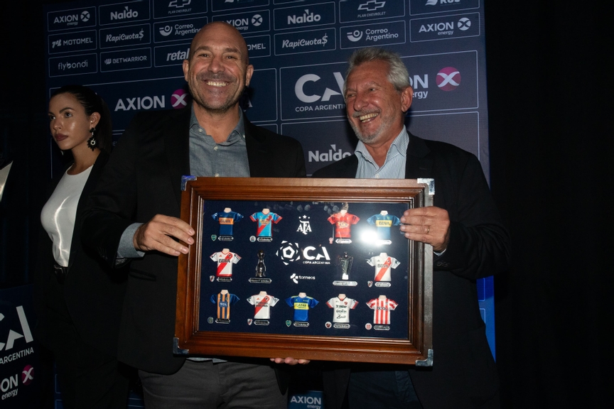 Un reconocimiento a los campeones en el sorteo de la duodécima edición ...