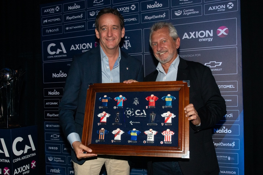 Un reconocimiento a los campeones en el sorteo de la duodécima edición ...