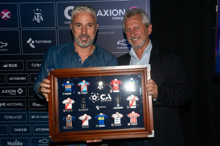 Un reconocimiento a los campeones en el sorteo de la duodécima edición ...